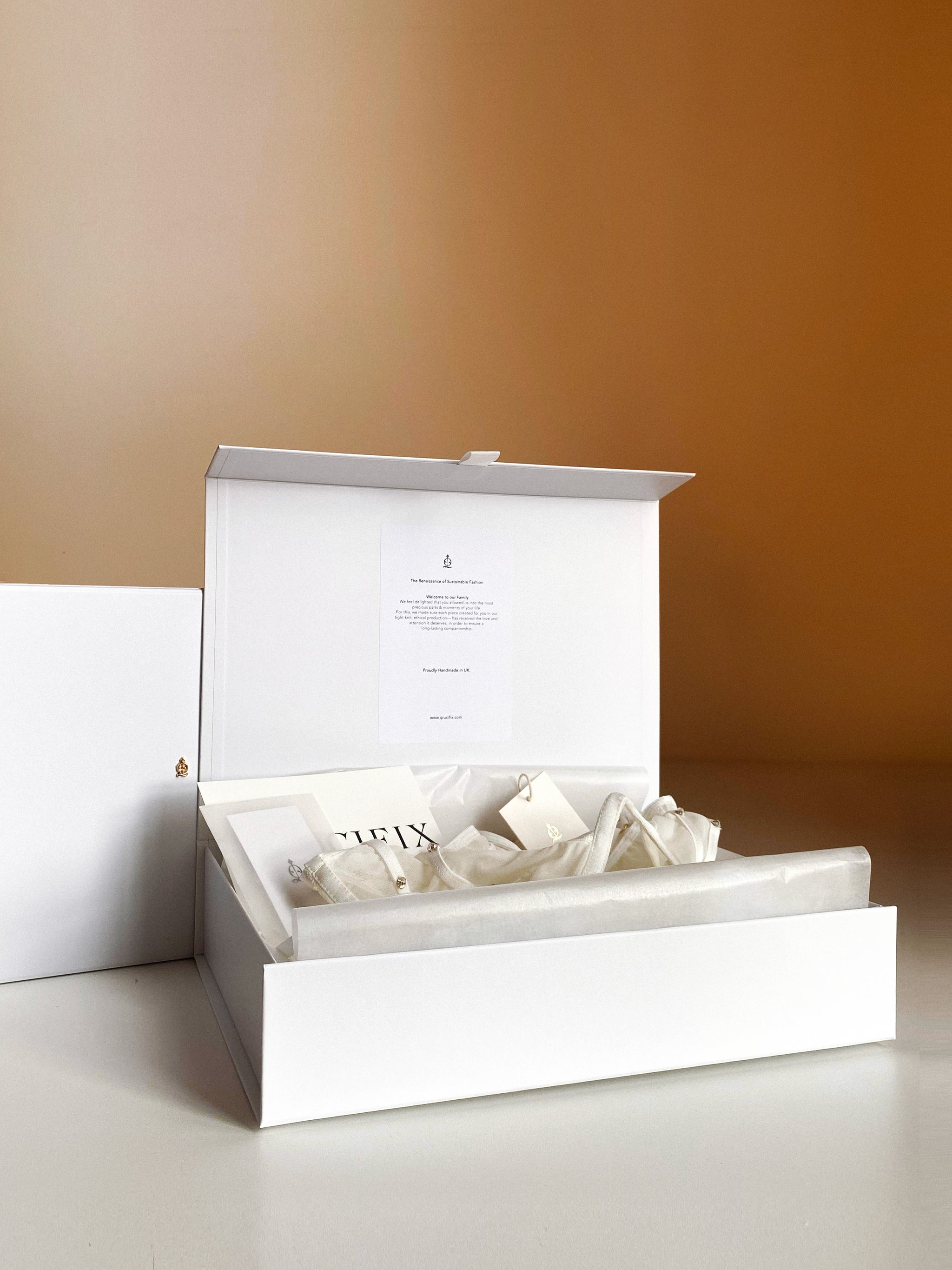 Conscious & Luxury Packaging - Qrucifix